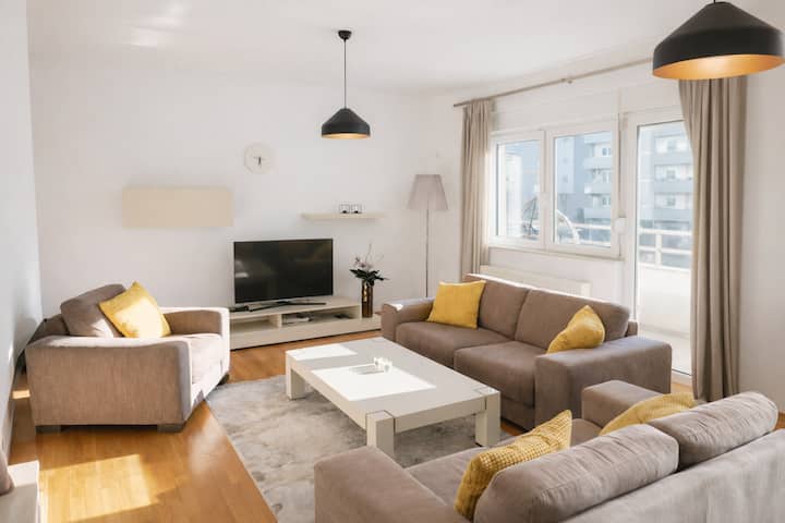 Elegant Apartment With Parking - 4 Bedrooms - Kosovo