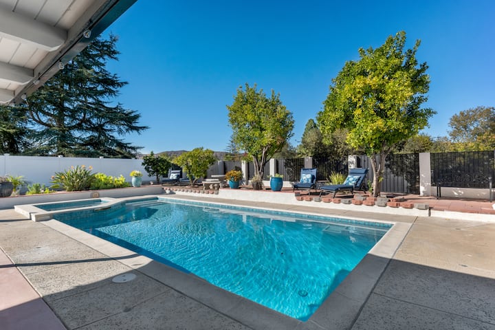 Relaxing Getaway W/ Poolspa & Scenic Backyard View - サウザンドオークス, CA