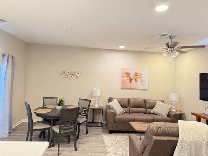 2b Apt, Beautiful Comfy With All Amenities - Huntsville, AL