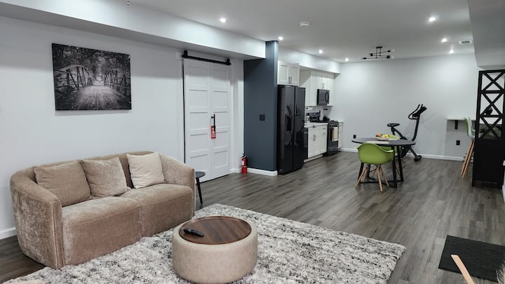 Serene, Cozy, All To Yourself Basement Unit - 로렌스빌