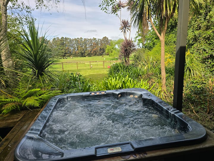 Peaceful Auckland Farm Stay + Pony Rides For Kids - Waiuku