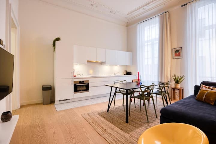 2-bedroom Suite Apartment In The Heart Of Ghent - Ghent