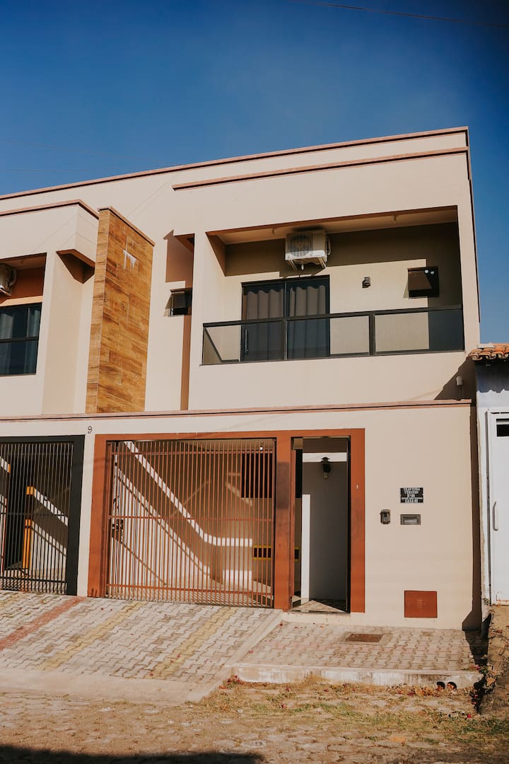 Sobrado Com Roupas De Cama, Mesa E Banho - Goiás (estado)