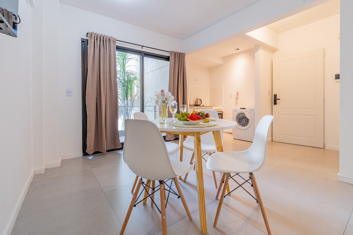 Moderno con balcón, luz natural en pleno San Telmo - Airbnb