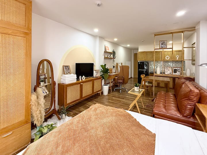 [Pool & Gym] Beachside Studio| Balcony•off 20%|202 - Da Nang, Province, Vietnam