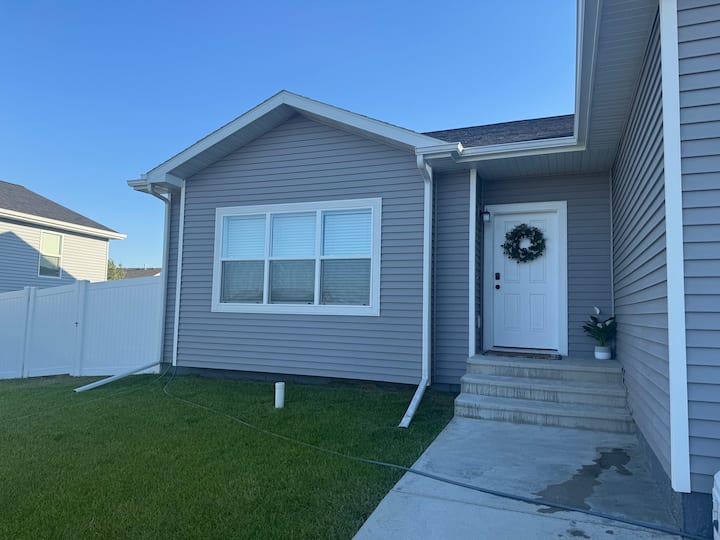 Mountain Vistas & City Lights: Home In The Heights - Billings, MT