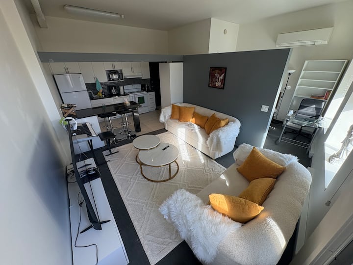 “Main Downtown Stay — Close To Everything!” - Winnipeg