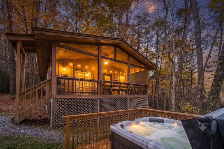 Charming Mountain View Cabin W/ Hot Tub And Games - Helen, GA