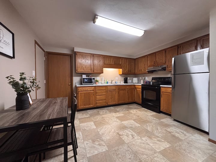 Bernie’s Place @ Blu Door Suites - Greenville, OH