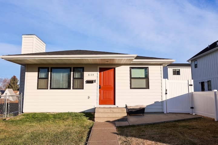 The Barn Find | Cute & Cozy | Patio | Fire Table - Great Falls, MT