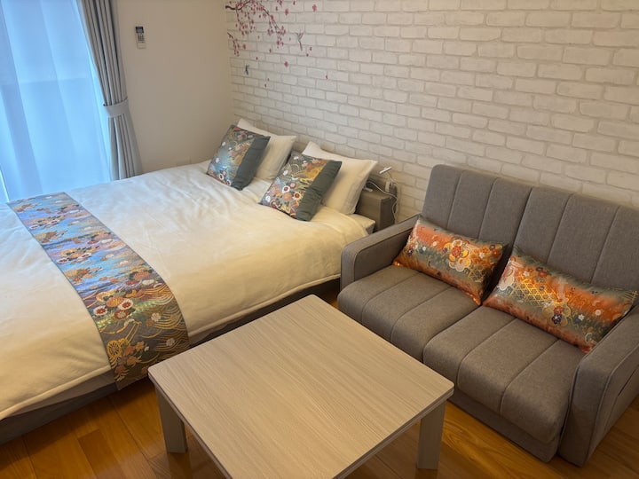 駅から1分/東京と成田の中間/クイーンベッド&こたつテーブル/着物の帯で作った和モダンルーム201 - Chiba