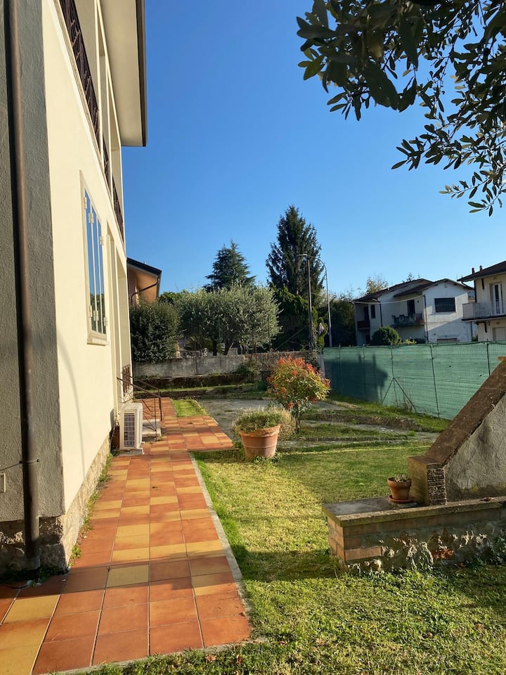 Ampio Appartamento Confortevole E Rustico - Camaiore