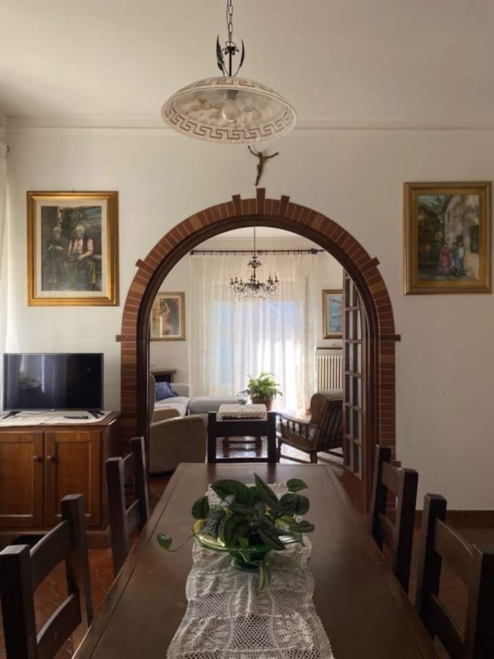 Ampio Appartamento Confortevole E Rustico - Camaiore