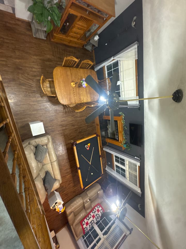 3bedroom 2.5bath Office, Pool Table Massage Chair! - Galena, KS