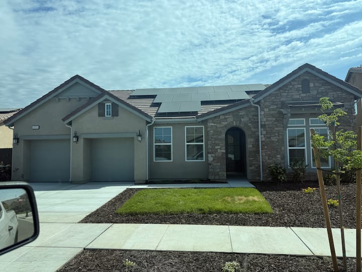 5 Bedroom Home Near Sequoia Nat. Close To Shops - Visalia, CA