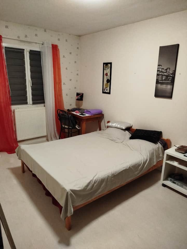 Petite Chambre Proche Du Château De Fougères. - Fougères