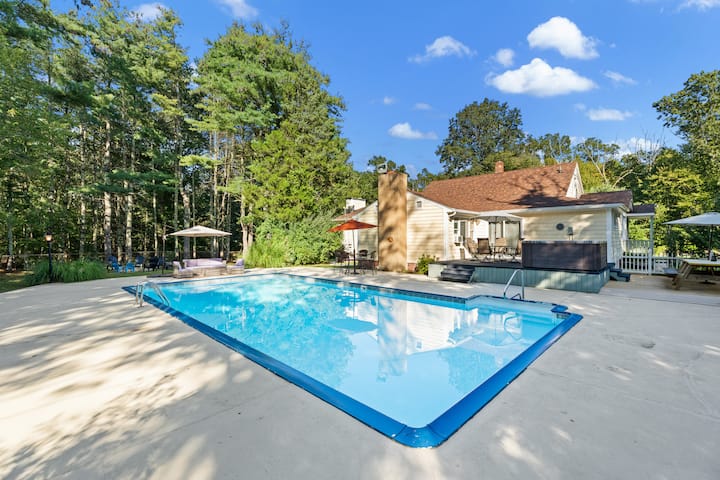 Mystic Woods Retreat – Main & Tiny Home Together - Connecticut