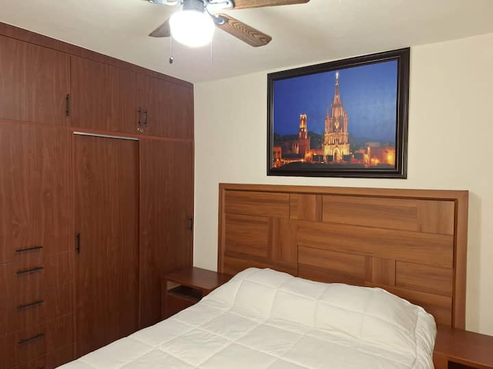 Casa En Fraccionamiento Frente A Plaza Vía Alta - Salamanca