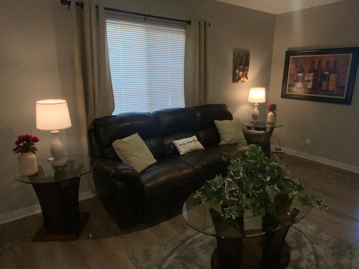 Cute & Cozy Corner For A Downtown Retreat - Kansas City, MO