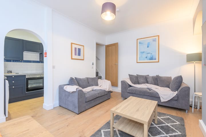 Ideal Family Home Close To Leeds Centre + Parking - 里茲