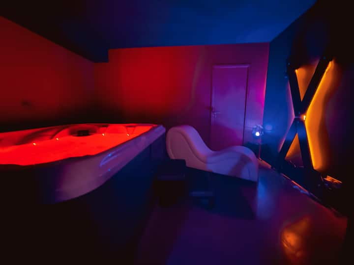 L'interlude, Une Parenthèse Secrète Et Sensuelle. - Marignane