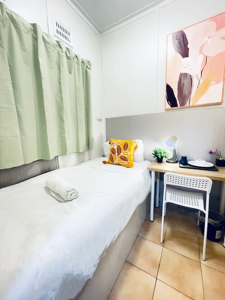 （迷你单人间）步行到Fairfield火车站 4分钟（300米），步行到超市 8分钟 - Liverpool