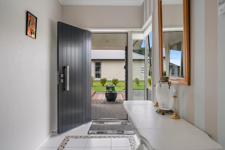 Family Fun At Wharewaka - Spacious & Fenced Yard - タウポ