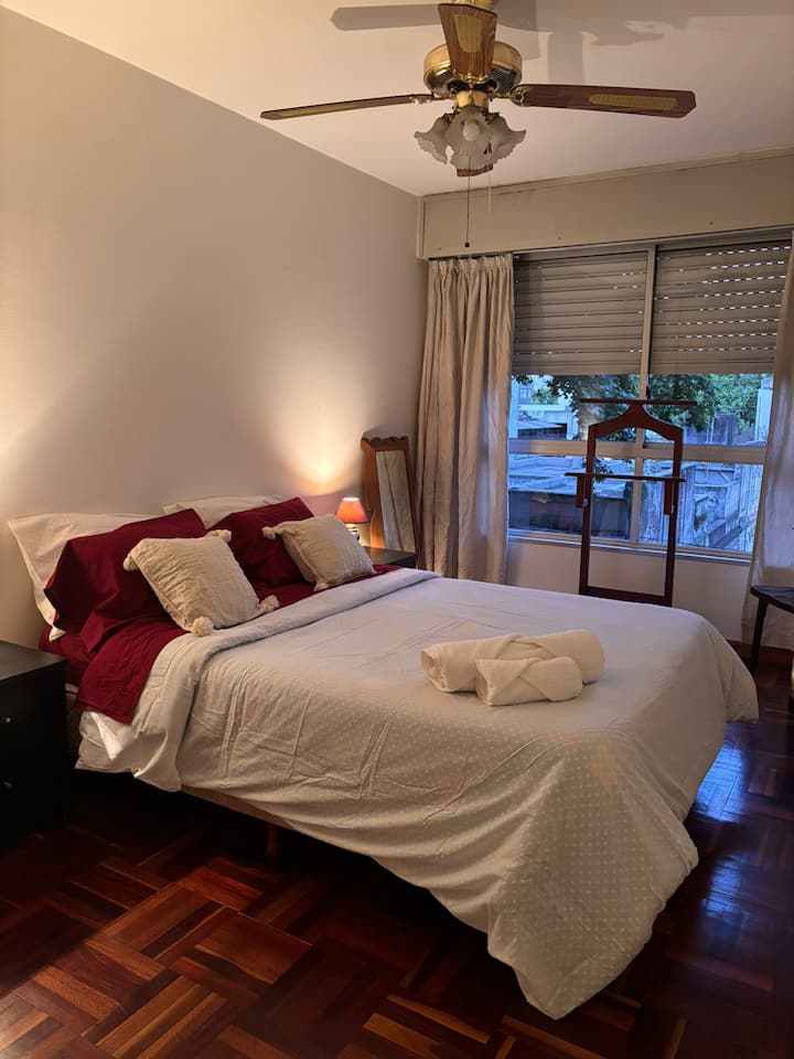 Bright - Cozy - Spacious Downtown Mvd - Sleeps 4 - Montevidéu