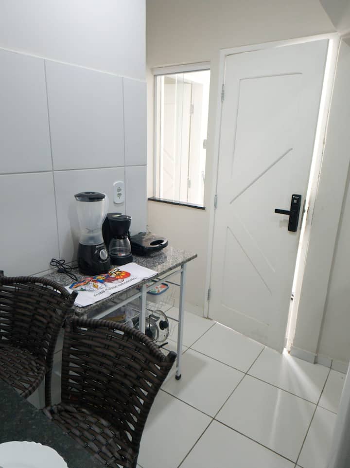 Kitnet Para 2 Pessoas No Calhau A 500m Da Praia - São Luís