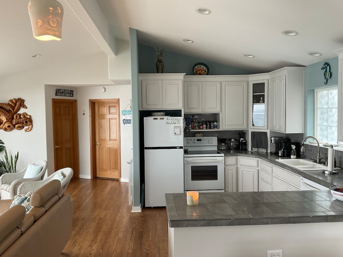 Surfers Perch: Entire House & Amazing Ocean views - Houses for Rent in ...