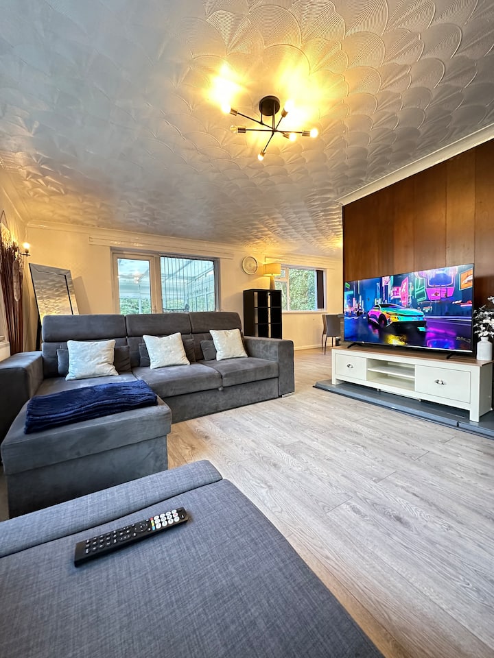 Luxury 4-bed House • Garden • Airport Nearby - Altrincham