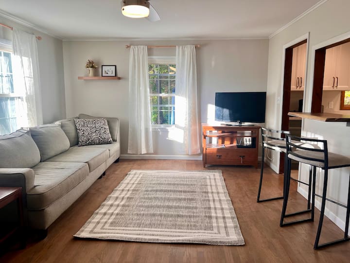 Charming Cottage In Downtown Lenox - Lee, MA