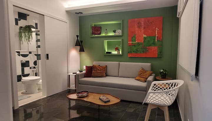 Com Estilo E A Uma Quadra Da Praia De Copacabana. - Ipanema