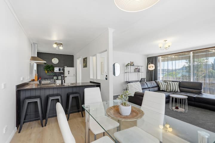 Waterfront Charm – Cozy 3br Retreat - Hobart