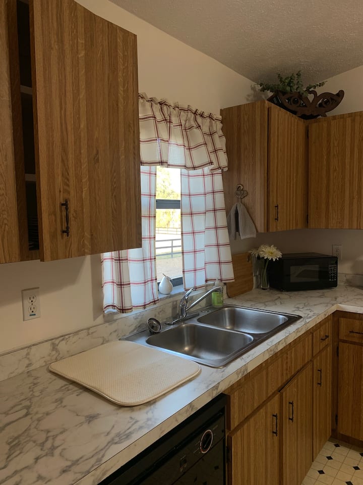 The Quiet Between - Bay Area Renaissance Festival