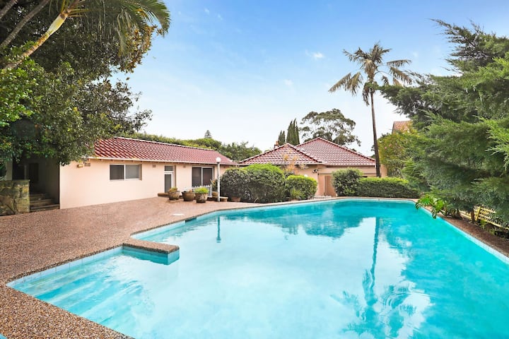 Blue Ribbon Exec Home Commanding Supreme Position - Manly