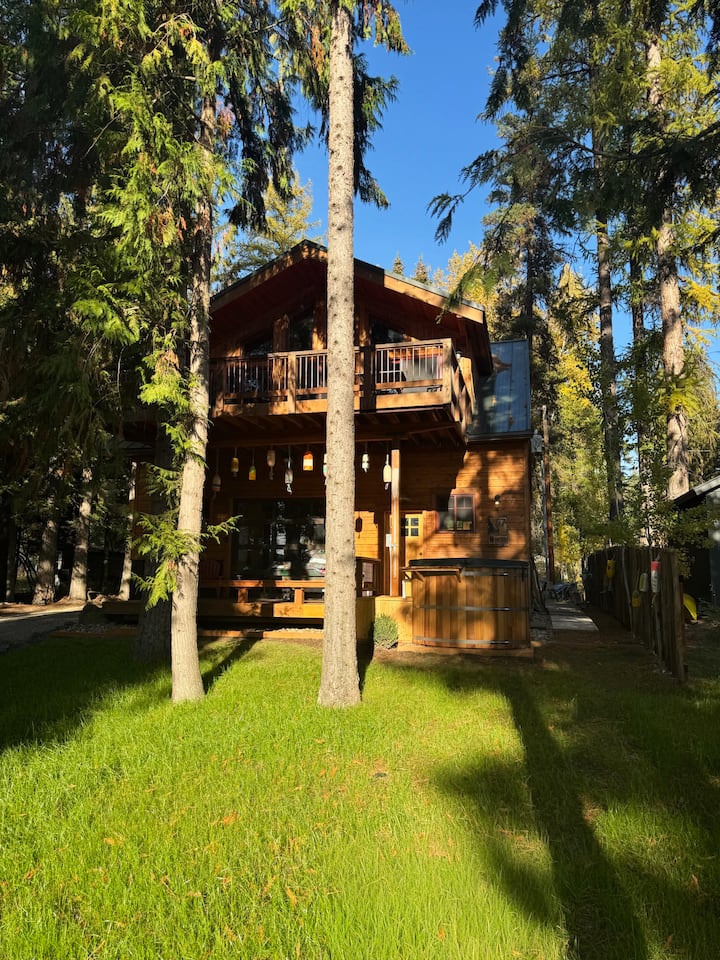 Spacious Cedar Retreat With Lake Views - Priest Lake State Park, Coolin