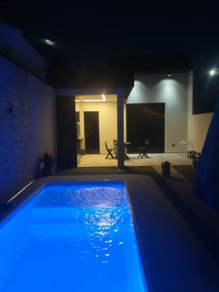 Locação Casa Com Piscina 
Diária - Guaratuba