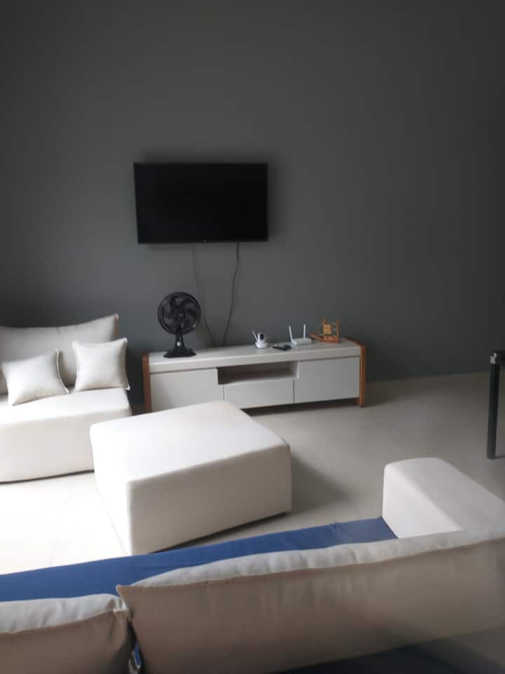 Locação Casa Com Piscina
Diária - Guaratuba