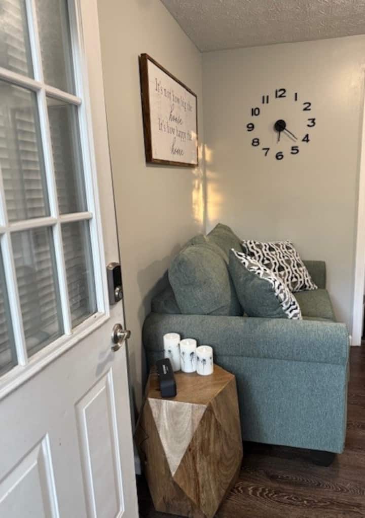 Cozy Backyard Apartment Close To Everything! - Indianapolis, IN