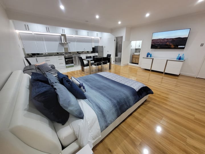 Resort Style Escape With Heated Pool, Tennis Court - Marion