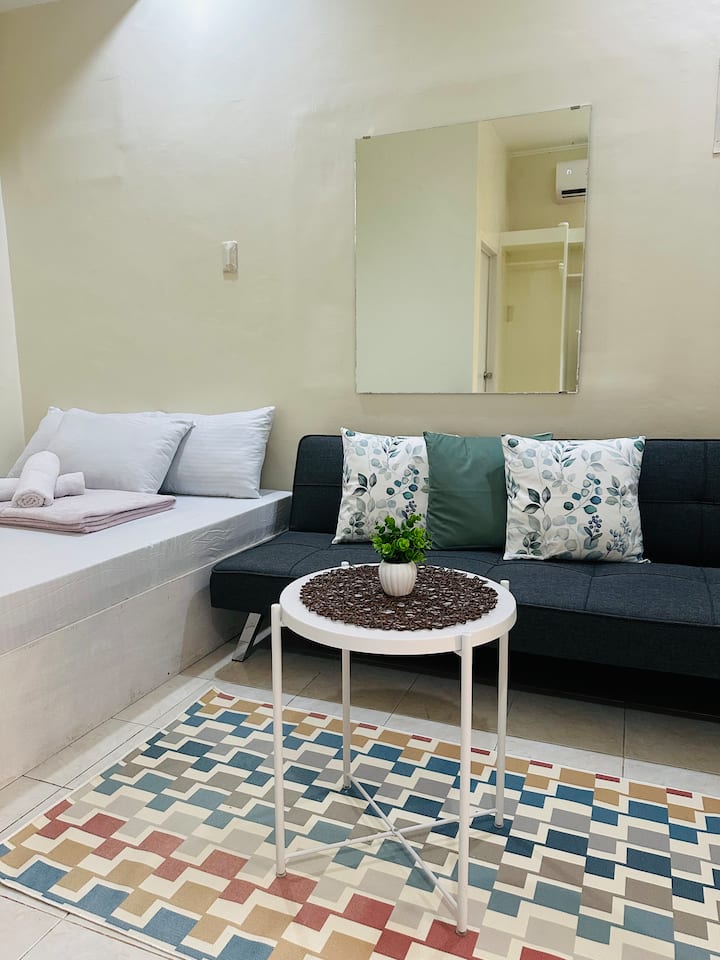 Centrallylocated+1brhouse+googletv+parkingarea - Malaybalay