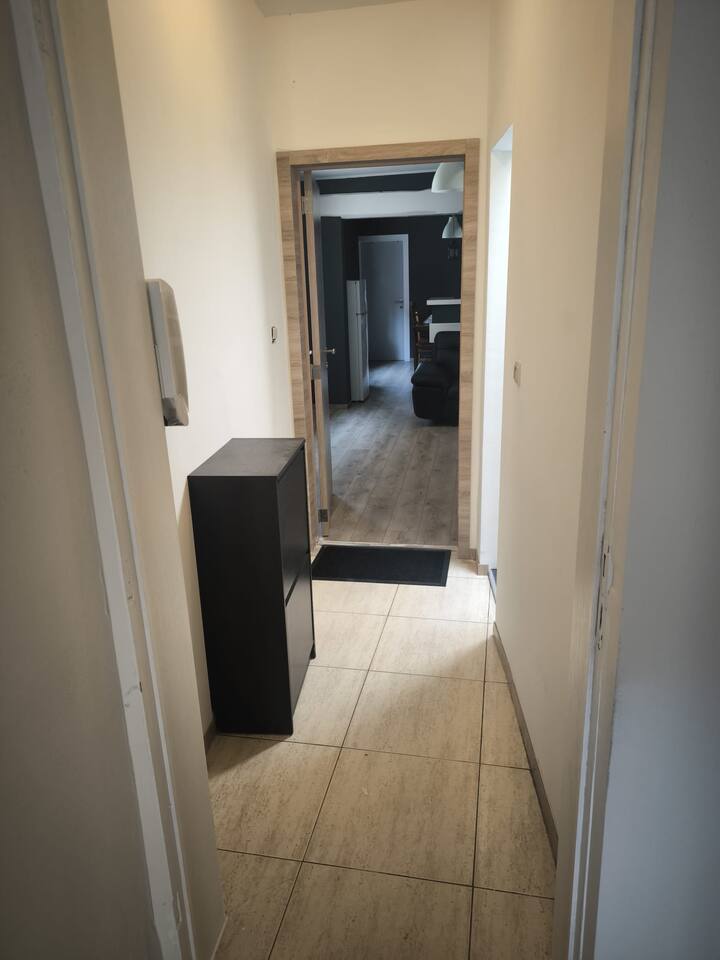 Maison 2 Chambres 6 Personnes à 2 Min Du Centre - Brussels Charleroi Airport (CRL)