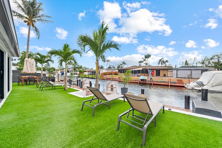 Waterfront Oasis W/ Hot Tub • Near Beach & Casino - Dania Beach, FL