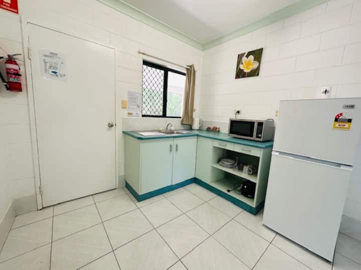 Self-contained Motel Room With Ensuite Bathroom. - Cooktown