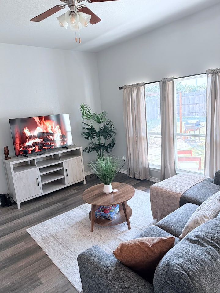 The Abstract Haven | 4br 2ba | Near Hospitals - Temple, TX