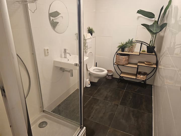 Het Is Een Complete Woning Met Een Woonkamer. - Barendrecht