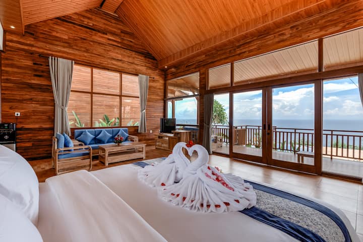 Serene Oceanview Stay Near Seraya Cove - Seraya
