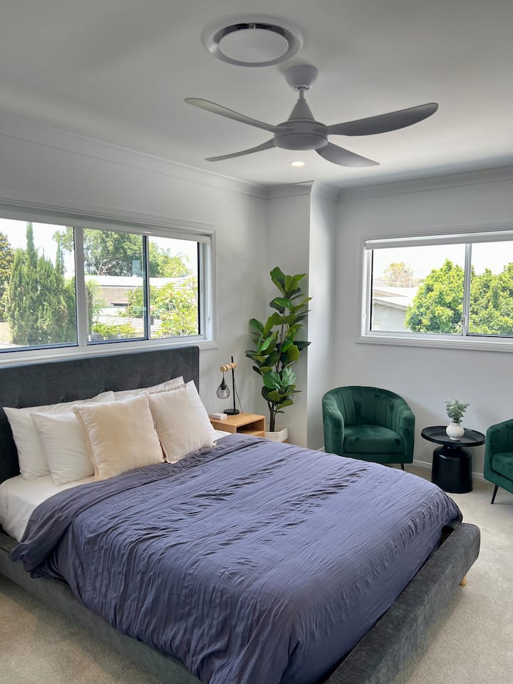 Premium Queen Room | Bright & Spacious (Upstairs) - Virginia