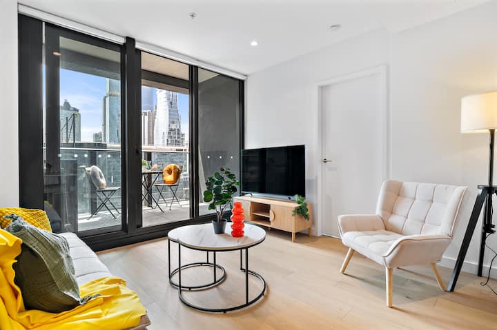 Luxury Docklands Stay · Cinema, Pool, Spa & Gym - Melbourne